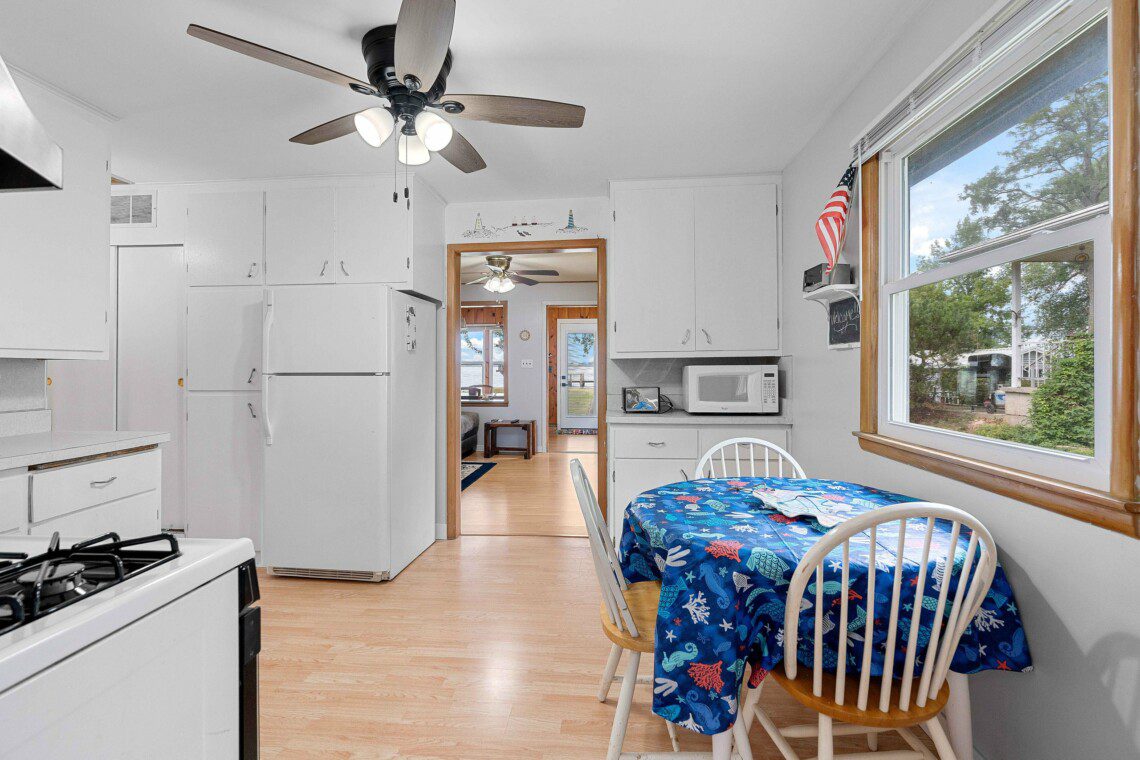 Cute + Cozy Cottage on Lake Butte des Morts - Ruesch Management